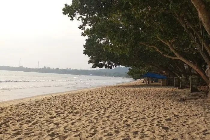 Keindahan Pantai Carita Anyer yang Wajib Dikunjungi - DeCoins